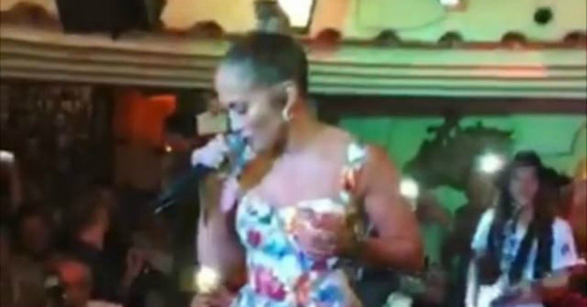 Jennifer Lopez, show a sorpresa a Capri: video | Radio Deejay