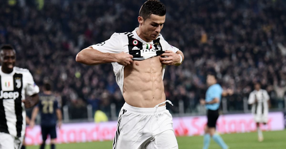 Gol di Ronaldo Juventus Manchester United: perchè mostra gli addominali ...