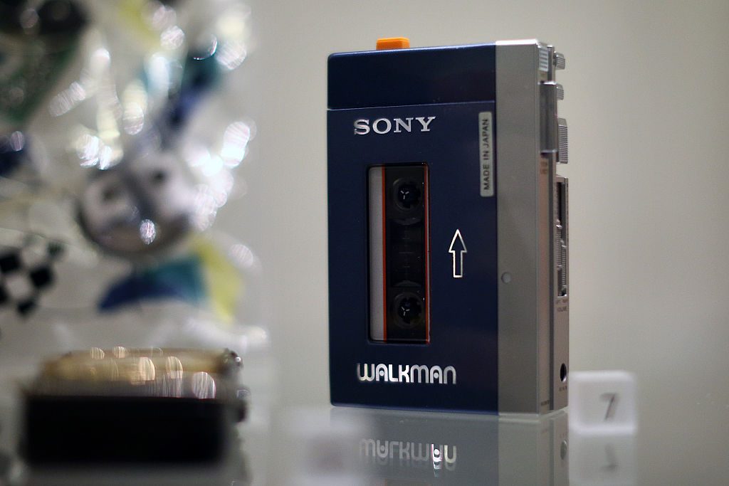 Il Walkman compie 40 anni: le reazioni dei bambini | Radio Deejay