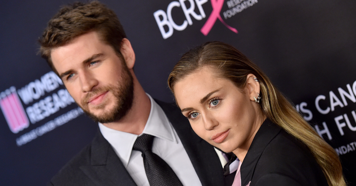Miley Cyrus e Liam Hemsworth: matrimonio e storia in Flowers | Radio Deejay