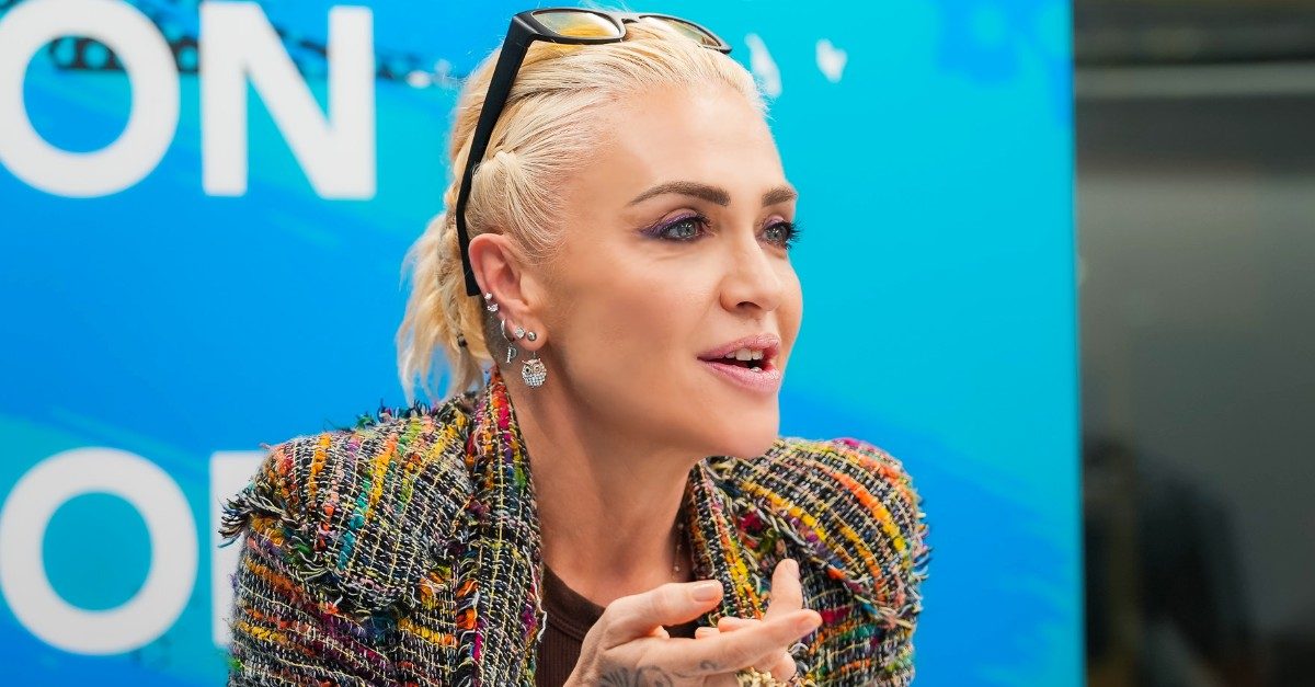 Paola Barale e la menopausa: libro e intervista | Radio Deejay