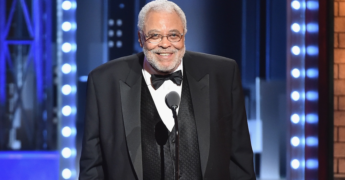 James Earl Jones: la causa della morte dell'attore | Radio Deejay
