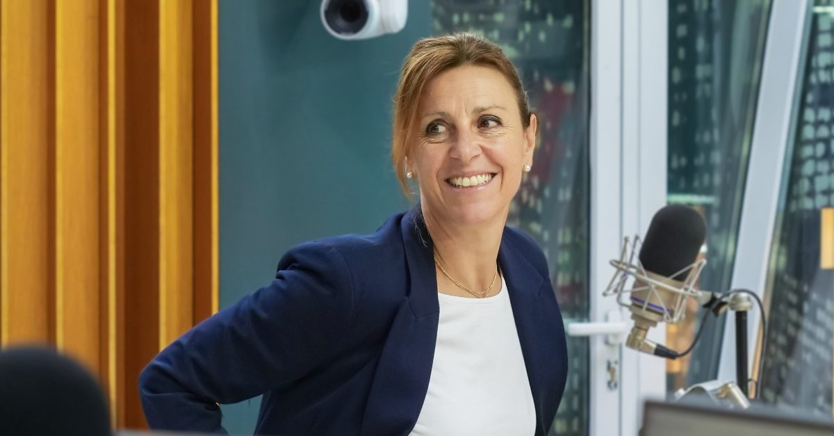 Deborah Compagnoni, il nuovo libro è 'Una ragazza di montagna' | Radio ...