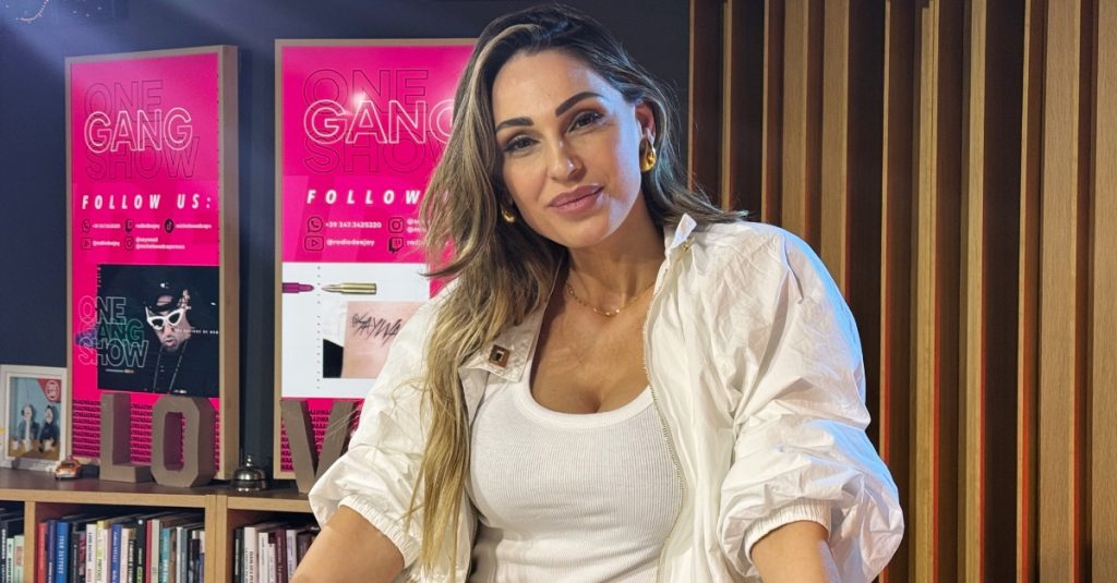 Anna Tatangelo: Io non sono una ciliegia, il significato | Radio Deejay